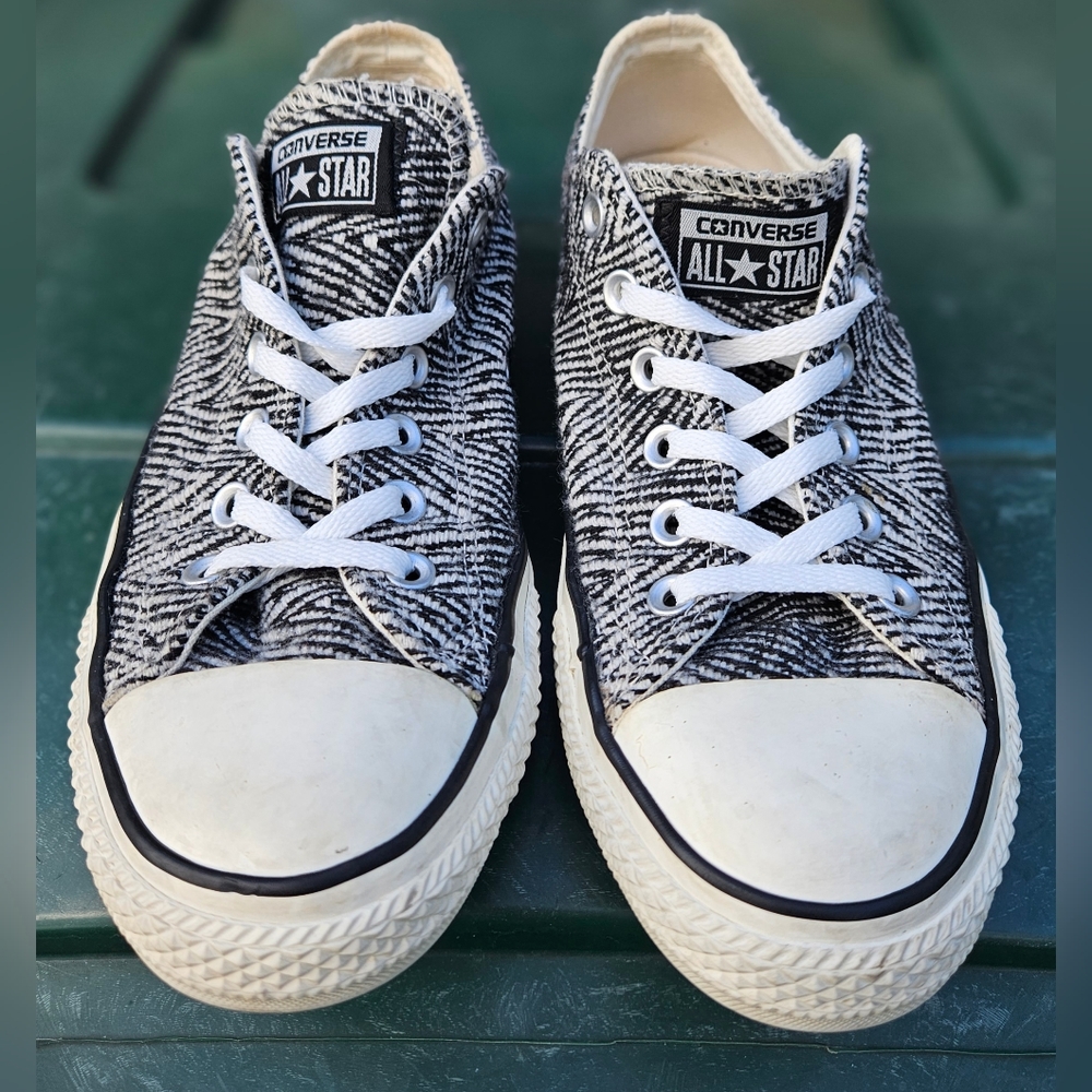 Women's 9 Zebra Texture Converse All Star Shoes (Gs) - Gem
